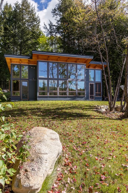 Exterior window wall, capturing light and views. - Estilo Craftsman ...