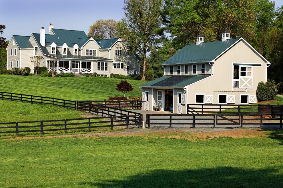 Farmhouse and Barn - Classique - Façade - Washington, D.C. - par John F ...