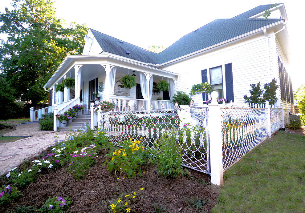 Farmhouse Back Porch and Garden - Farmhouse - Exterior - Dallas | Houzz