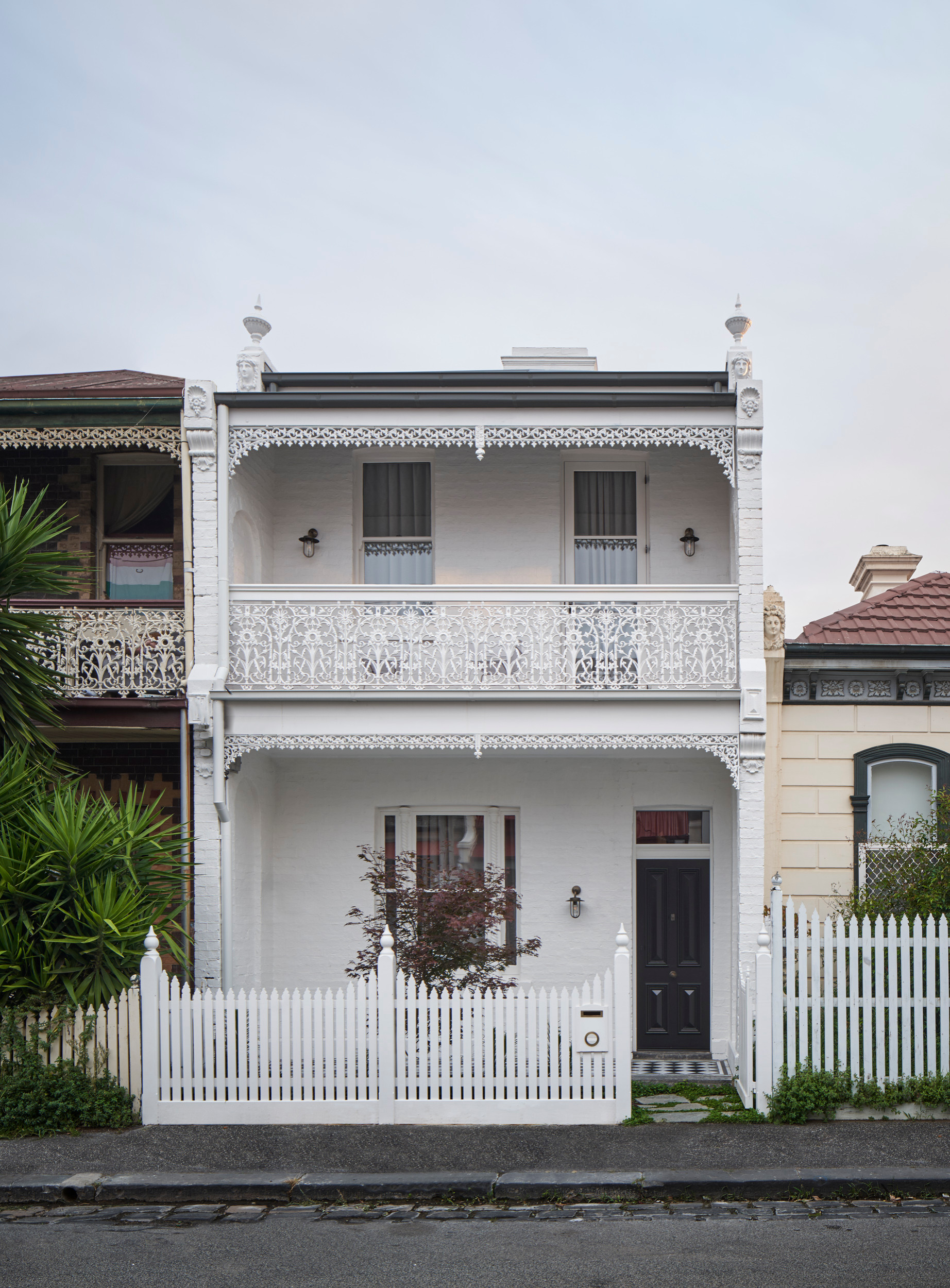 An Upside-Down Solution for a Skinny, Rundown Terrace | Houzz NZ