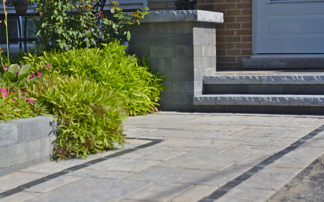 Front entrance steps, retaining walls and pathway - Fachada - Ottawa ...