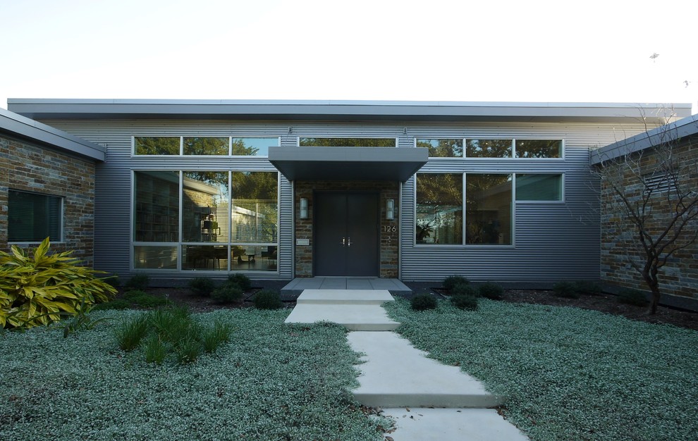 Front Entry Court - Modern - Exterior - Houston - by User | Houzz