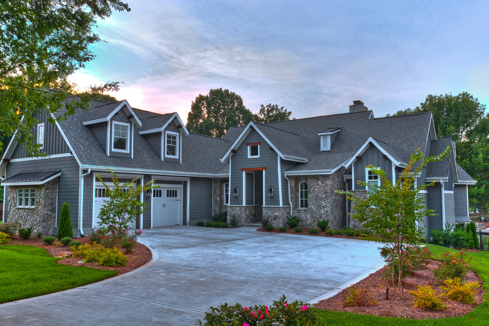 Front yard - Traditional - Exterior - Charlotte - by Passarelli Custom ...