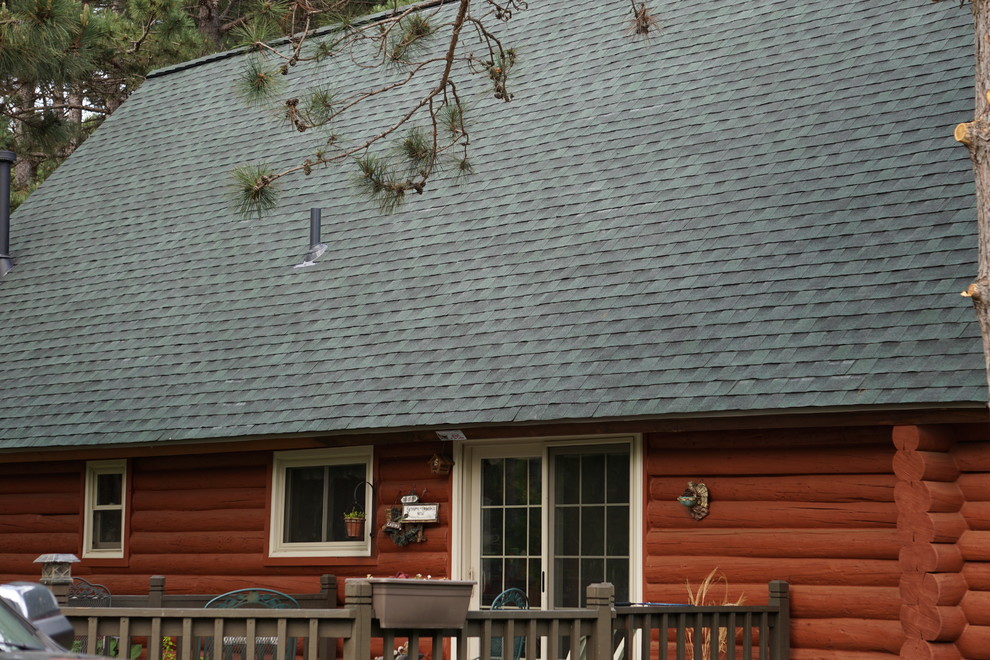 GAF Timberline HD Shingles, "Hunter Green" on "Red" Log House ...