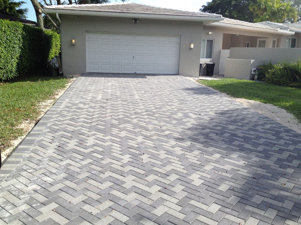 Gallery - Modern - Exterior - Miami - by DRIVEWAYS BY DESIGN | Houzz