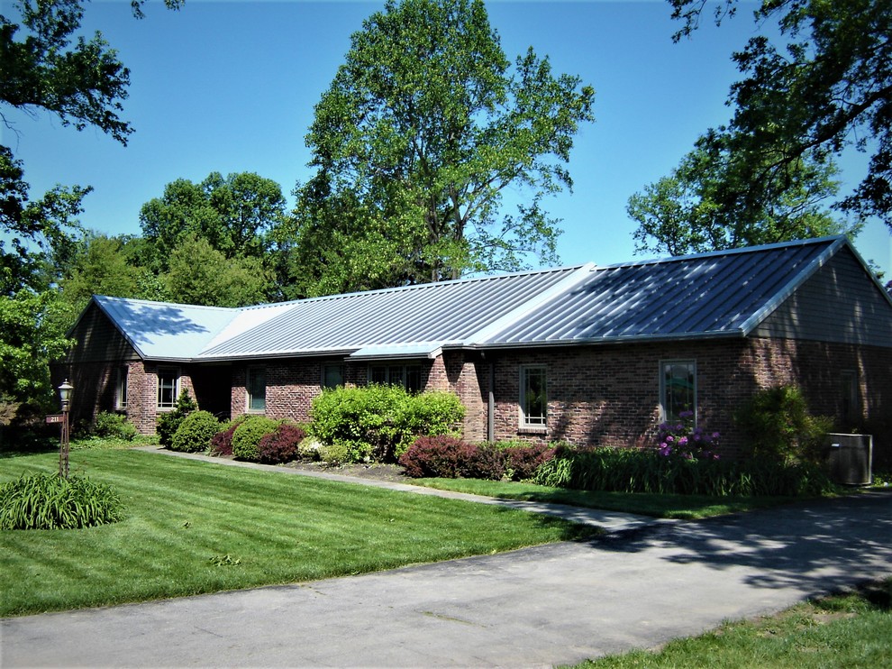 Galvalume Standing Seam Metal Roof with PV Laminate Solar System ...