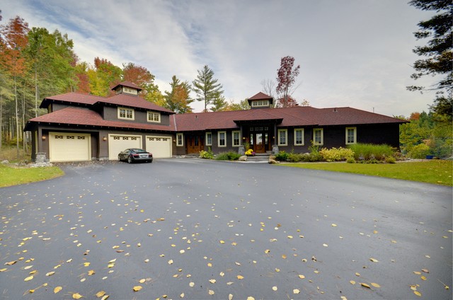 Grand Driveway - Rústico - Fachada - Toronto - de Propeller Fine Homes ...