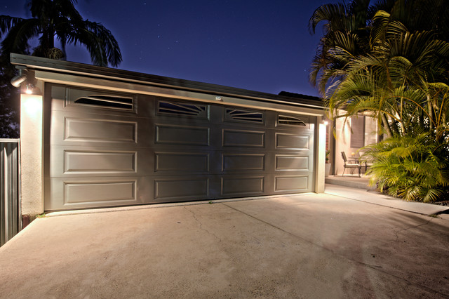 Highland Park - External Lighting Showcase - Modern - Garage - Brisbane ...