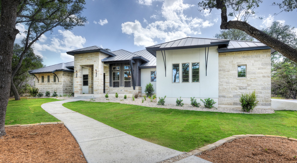 Hill Country Transitional in Live Oaks at Cordillera Ranch - Klassisch ...
