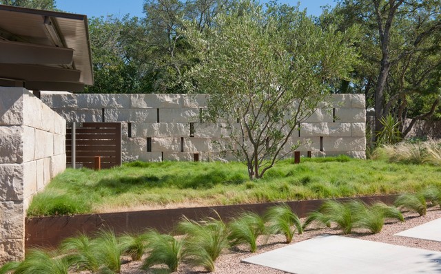 Lake Flato Hillside House Ranches | Lake Flato