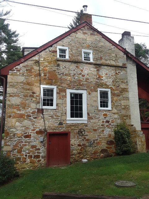 Historic Old Mill New Windows - Clásico - Fachada - Filadelfia - de ...