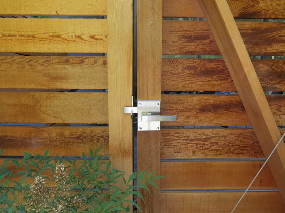 Horizontal Patio Fencing and Gate with Stainless Contemporary Latch ...