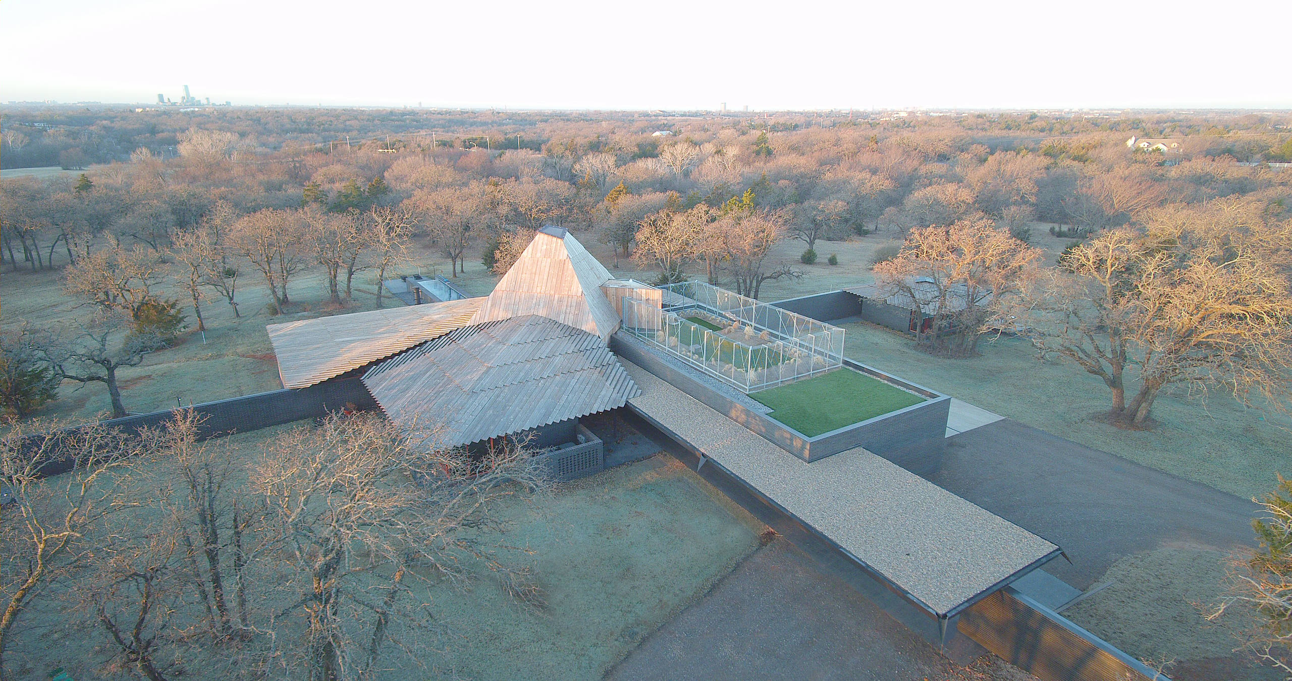 Houzz Tour: Wild Cats Roam This Amazing Modern Prairie House