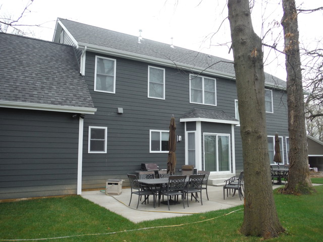 Iron Grey Lap & Shingle Siding in Olivette - Clásico - Fachada - St ...