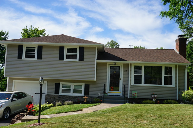 Kaycan Timberlake Prestige Beige vinyl siding & OKNA windows. Meriden ...