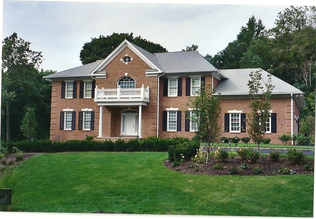 Kings Point Colonial Front of House - Traditional - House Exterior ...