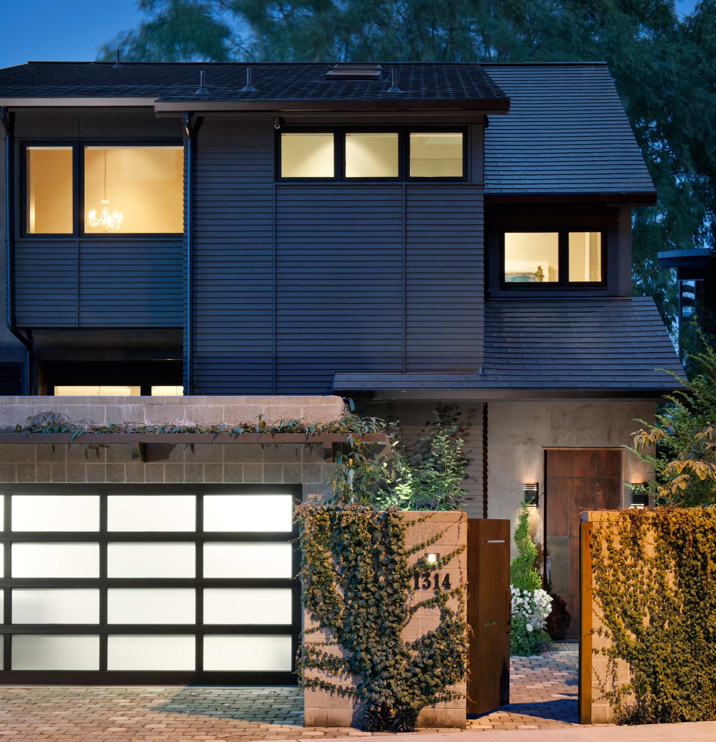 Houzz Tour: A Glass-walled Seattle House With Stunning Lake Views ...