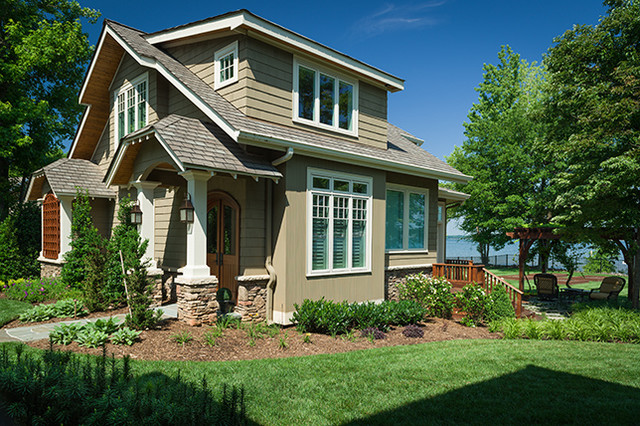 Lake Living: 13000 Sq Ft Renovation & Addition - Clásico - Fachada ...