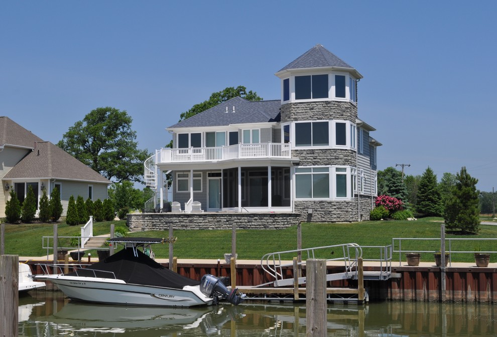 Lakefront Exterior - Bord de Mer - Façade - Cleveland - par User | Houzz