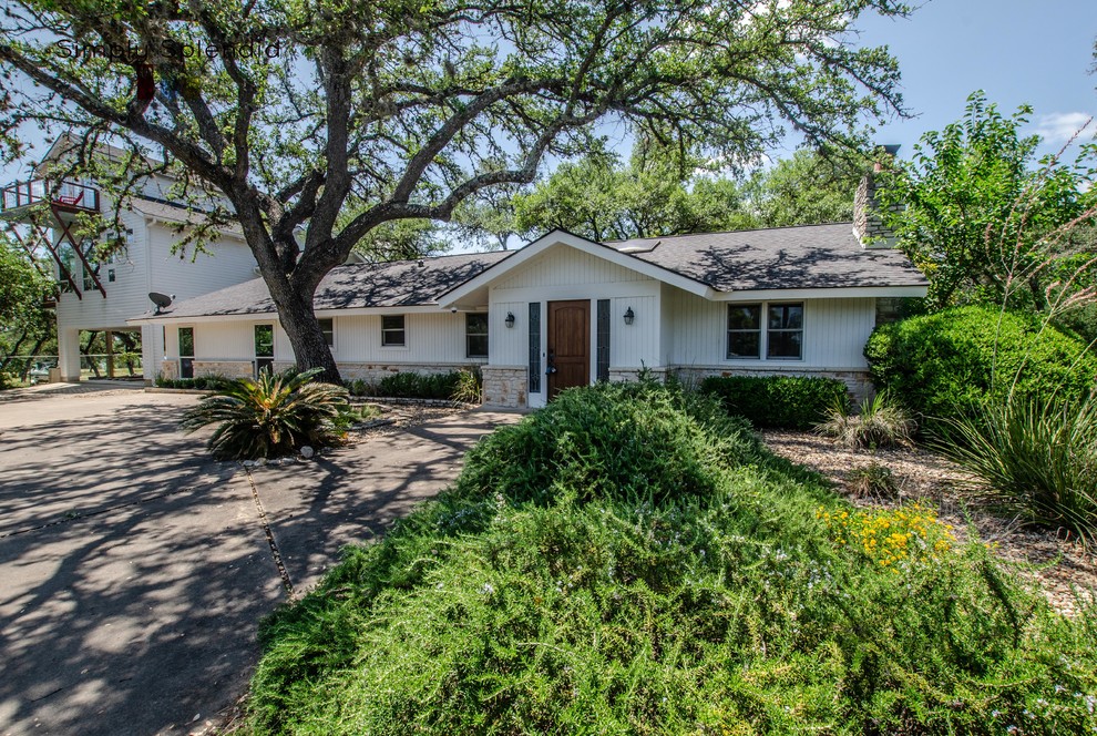 Lakeview Drive - Traditional - Exterior - Austin - by Simply Splendid ...
