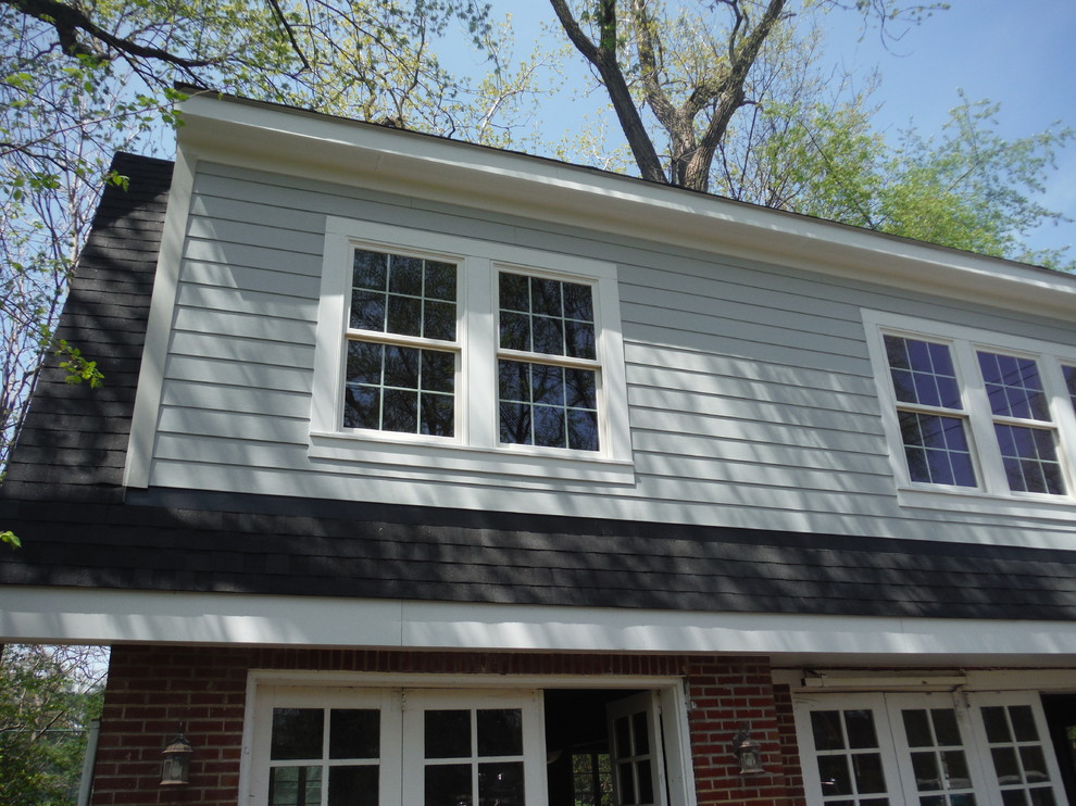 Light Mist Hardie Siding w/ Arctic White Trim | Glendale, MO. (63122 ...