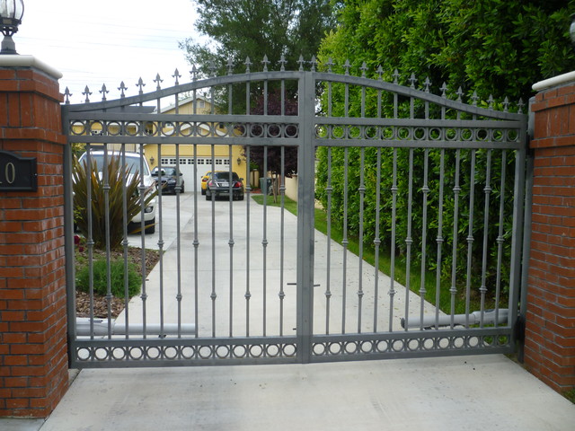 Metal driveway gates - Traditional - House Exterior - Los Angeles - by ...