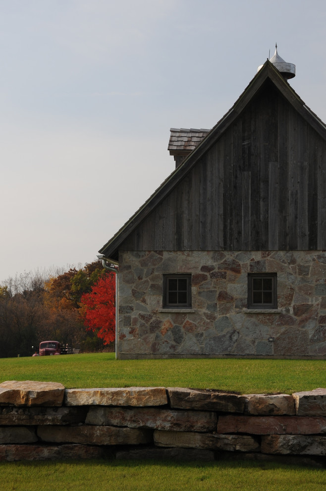 Midwestern Farm Estate - Home & Barn - Farmhouse - Exterior - Chicago ...