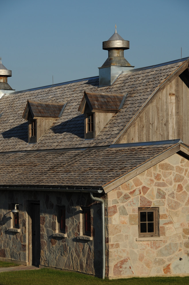 Midwestern Farm Estate - Home & Barn - Farmhouse - Exterior - Chicago ...