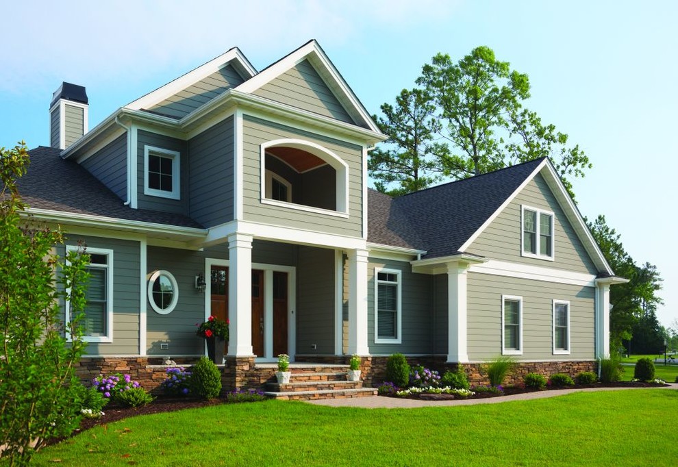 Modern Coastal Home with Clapboard Siding - Classique - Façade ...