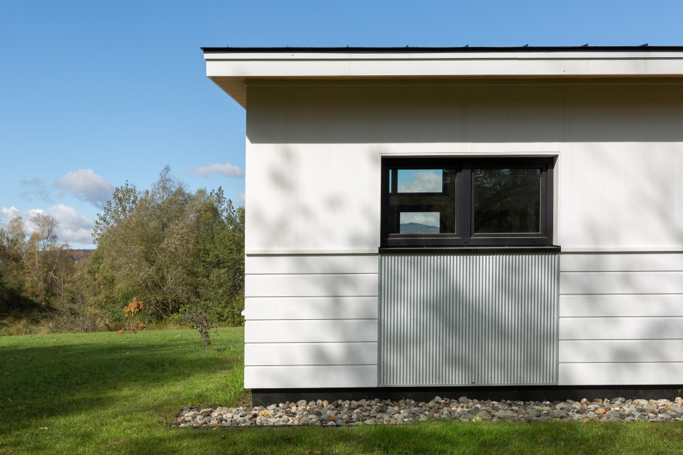 Modern Farmhouse - Farmhouse - Exterior - Burlington - by Newschool ... Modern Farmhouse - Farmhouse - Exterior - Burlington - by Newschool ...
