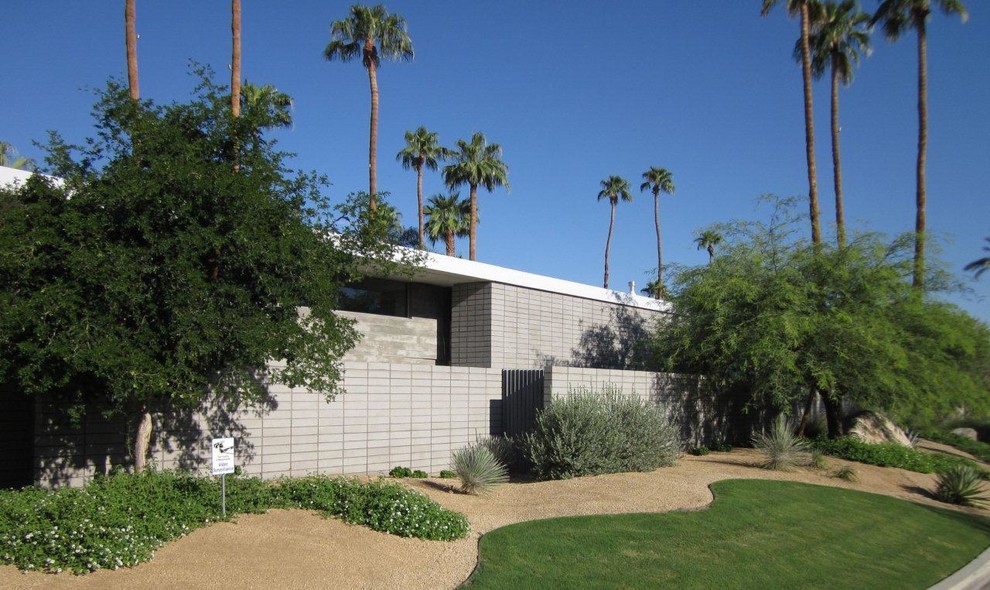 Modern Residence using ORCO Block & Hardscape - Modern - Exterior ...