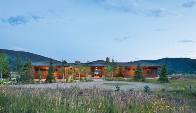 Mountain Modern Log Home: The Hahn's Peak Residence - Exterior ...