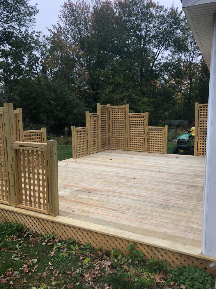 Multilevel Wood Decks with Privacy Screens - Classique - Façade - New ...