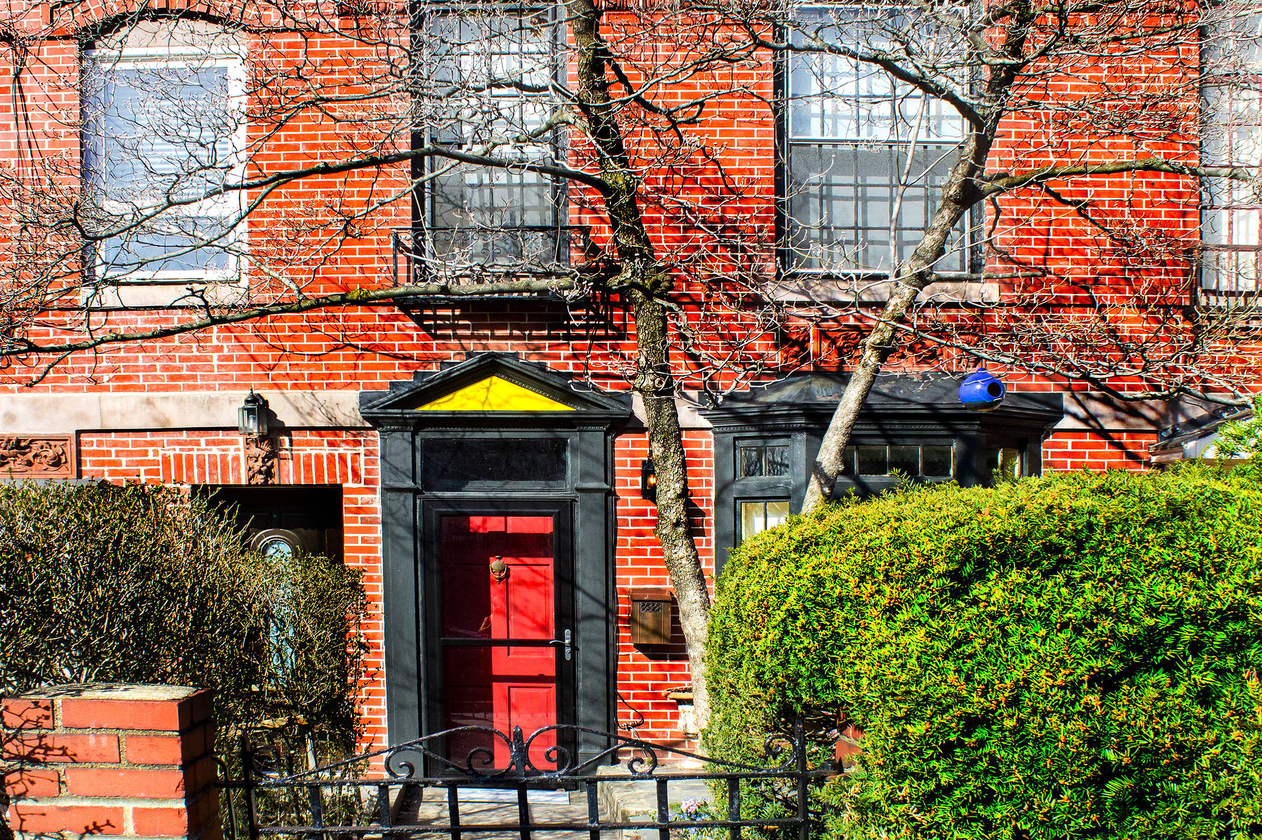 My Houzz: Vibrant Victorian Row House With Midcentury Style
