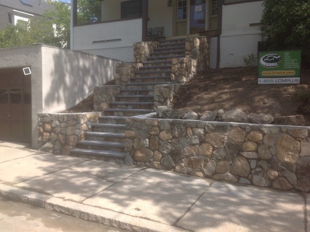 Natural Stone Front Entry: Retaining Wall & Steps - Clásico - Fachada - Boston - de LCM PLUS | Houzz