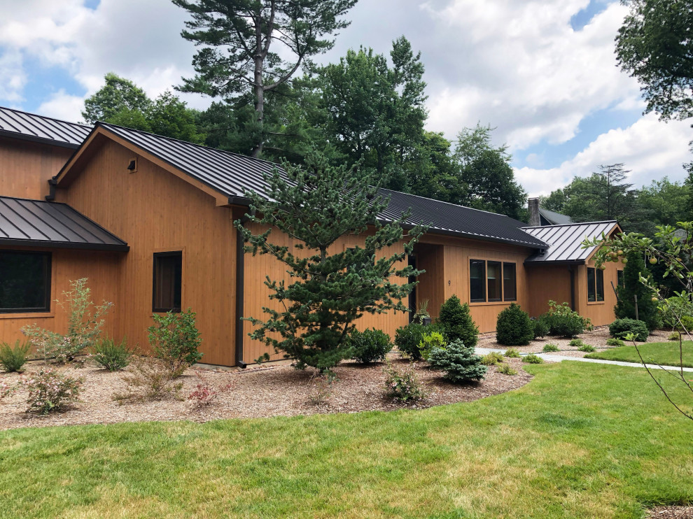 New California Ranch - Exterior - New York - by Rosen Kelly Conway ...