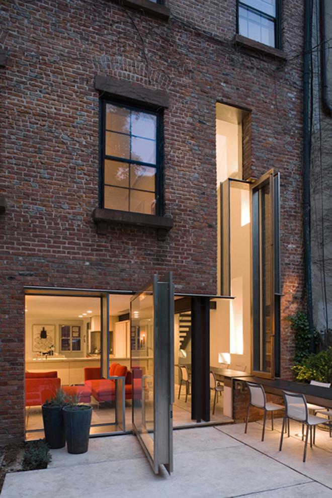Operable Boundary Townhouse/Garden - Contemporain - Façade - New York ...