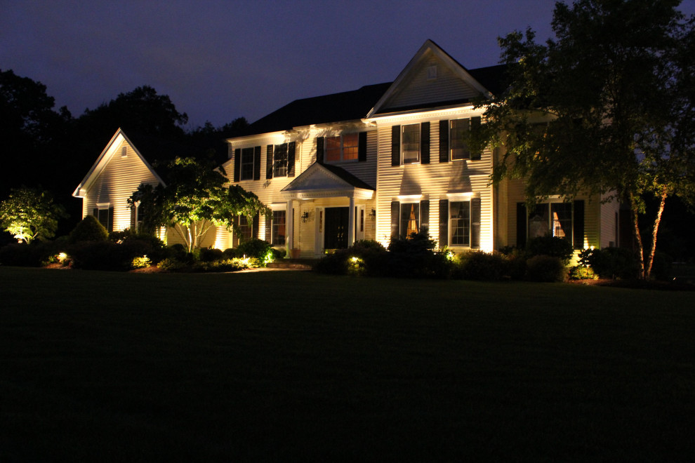 Outdoor illuminates best when correctly in place - Traditional - House ...