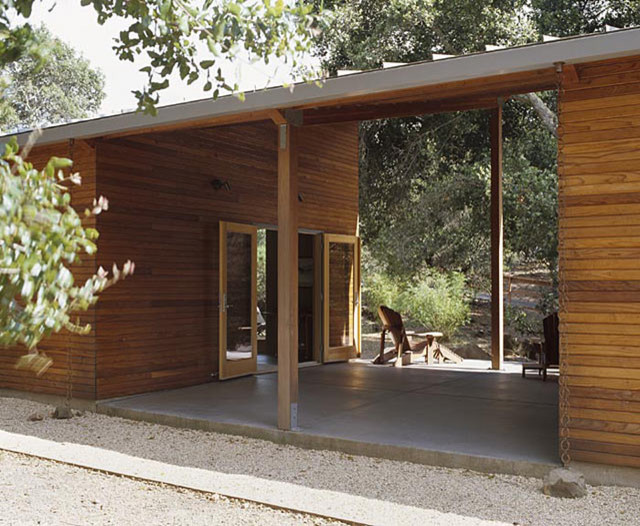 Outdoor room (breezeway) separating the master suite - Modern ...