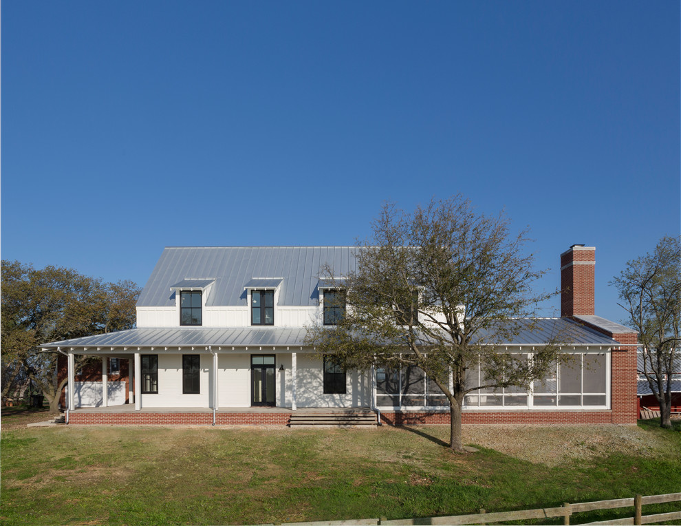 Pendleton Farm - Farmhouse - Exterior - Austin - by Cuppett Kilpatrick ...