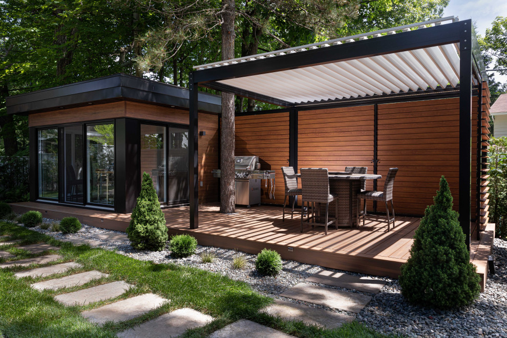 Pergola Bioclimatique avec volets intimité - Modern - Exterior ...