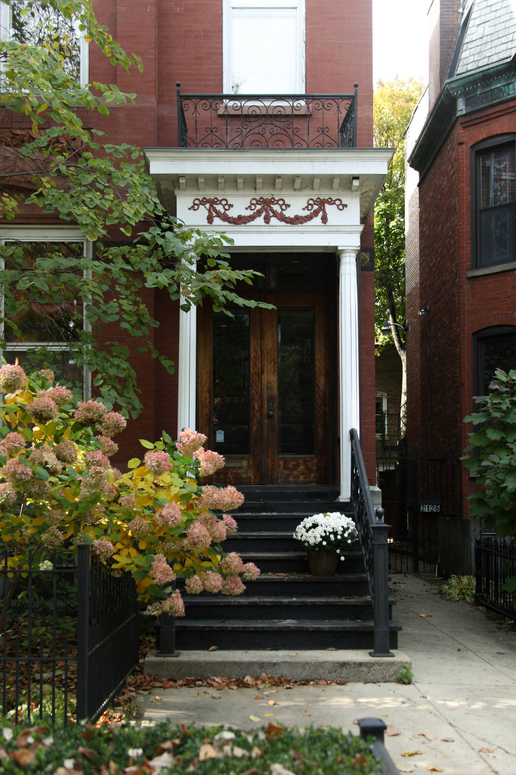 Photo Tour: Chicago Neighborhoods Dress Up for Fall