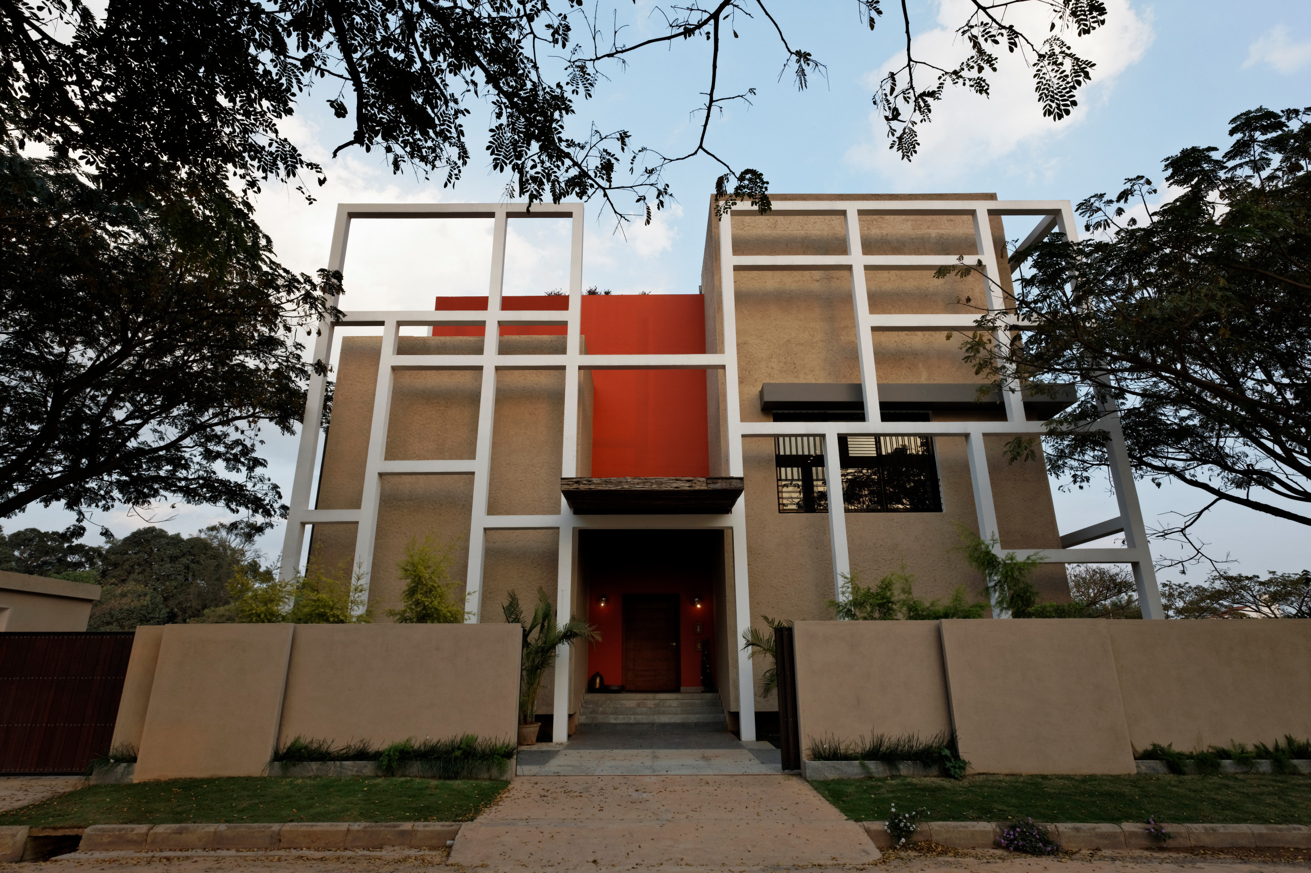 7 Unusual Exterior Paint Colour Combinations for Homes