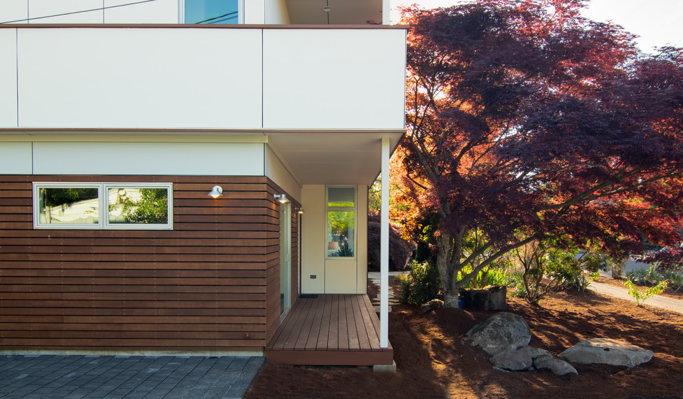 Ravenna Garden House Exterior Cedar Screen - Modern - House Exterior ...