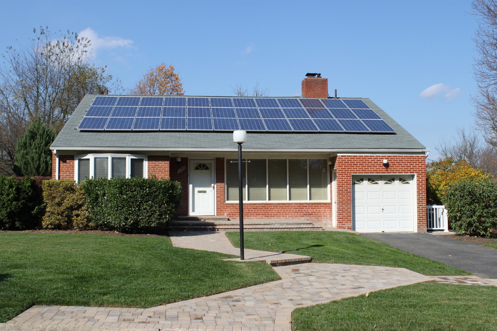 Residential rooftop solar system - Traditional - House Exterior - DC ...