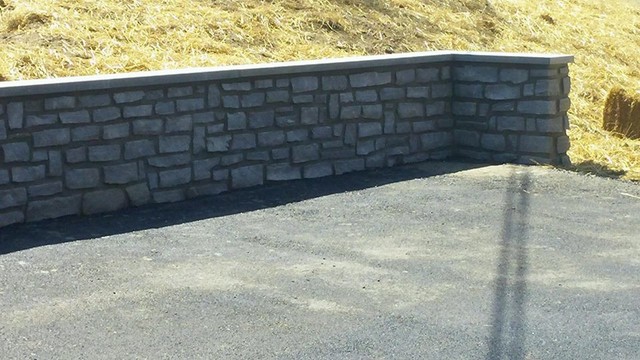 Retaining Wall - Natural Stone Veneer - Greenville, De - Montagne ...