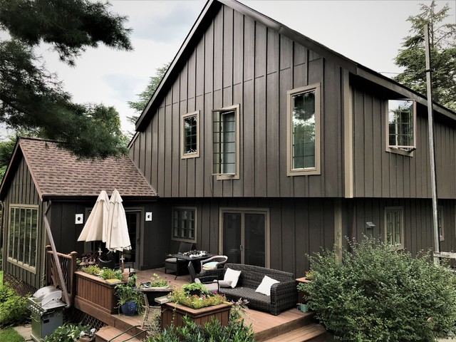 Rich Espresso James Hardie Vertical Siding - Rustico - Facciata - di ...