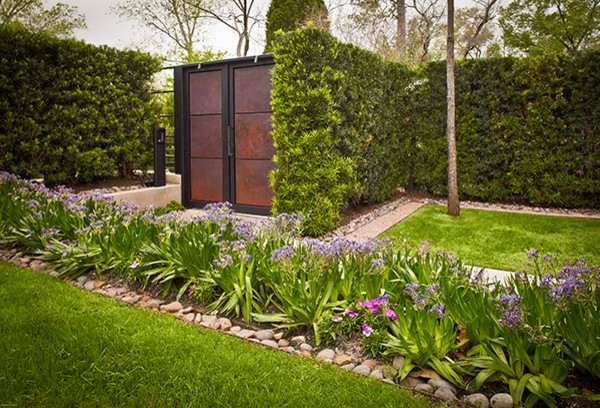 River Oaks - Midcentury - Landscape - Houston - by YSL Builders | Houzz