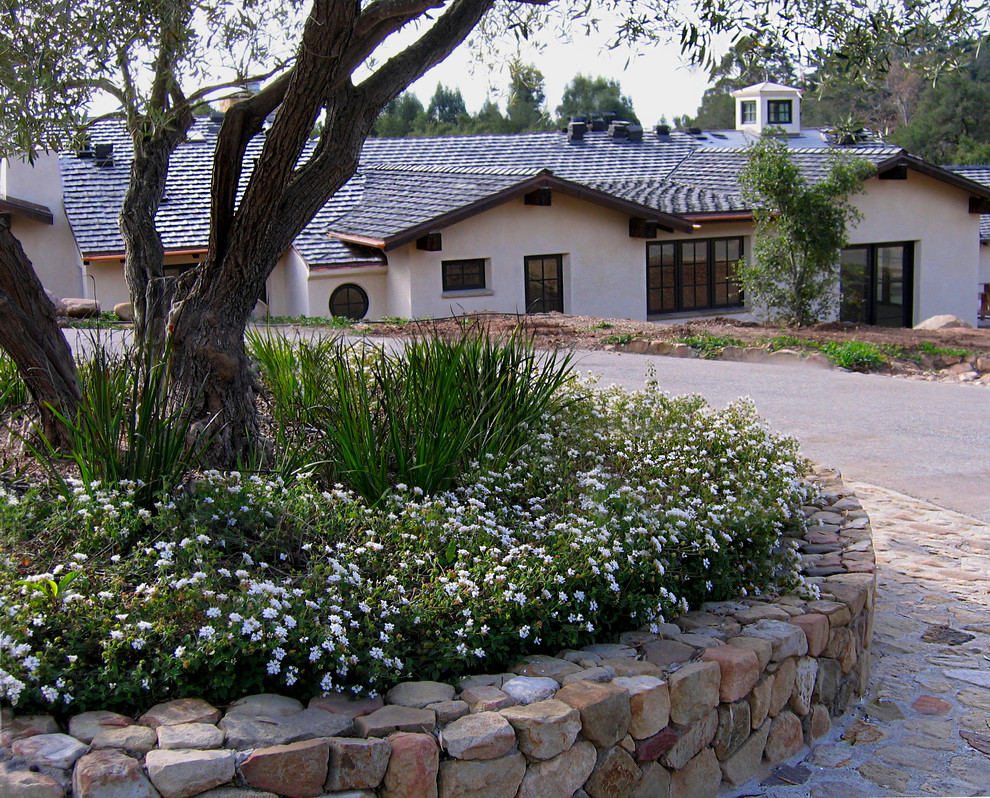 Rural Farmhouse Landscape in Montecito California - Farmhouse ...