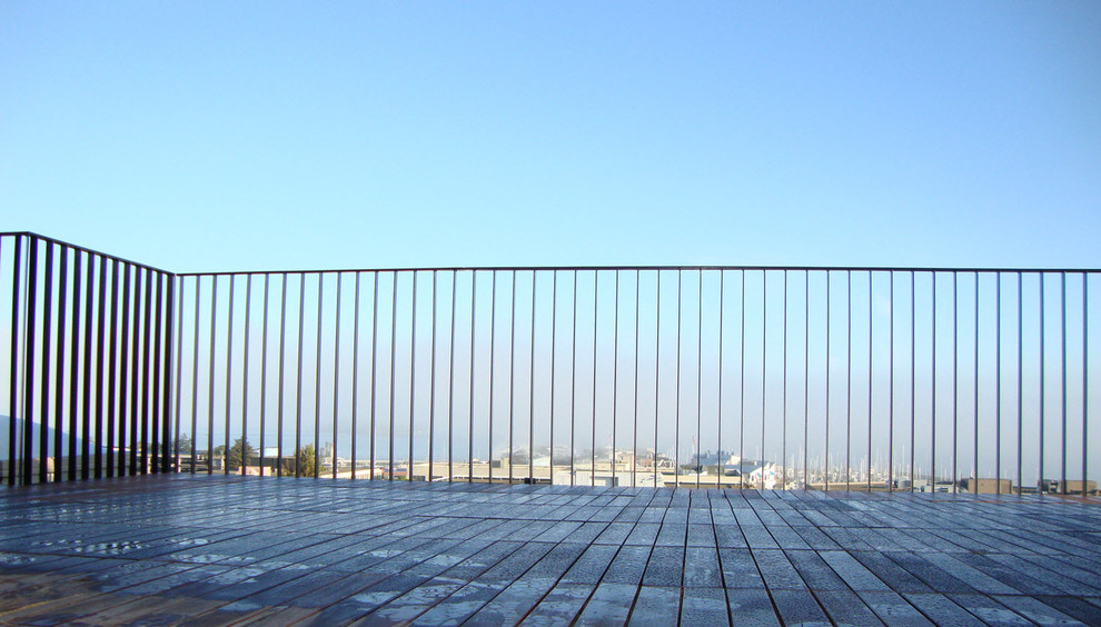 San Francisco: Telegraph Hill Roof Top Flat Bar Railing - Modern ...